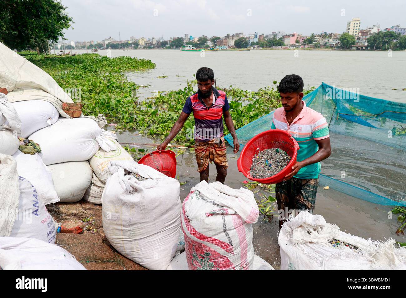 July 16, 2025, Dhaka, Bangladesh: Workers wash and sort shredded ...