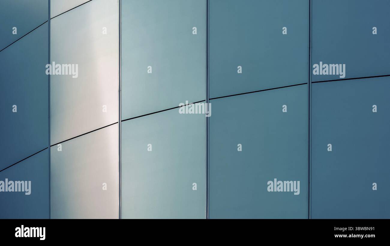 Wall building blue panels hi-res stock photography and images - Alamy