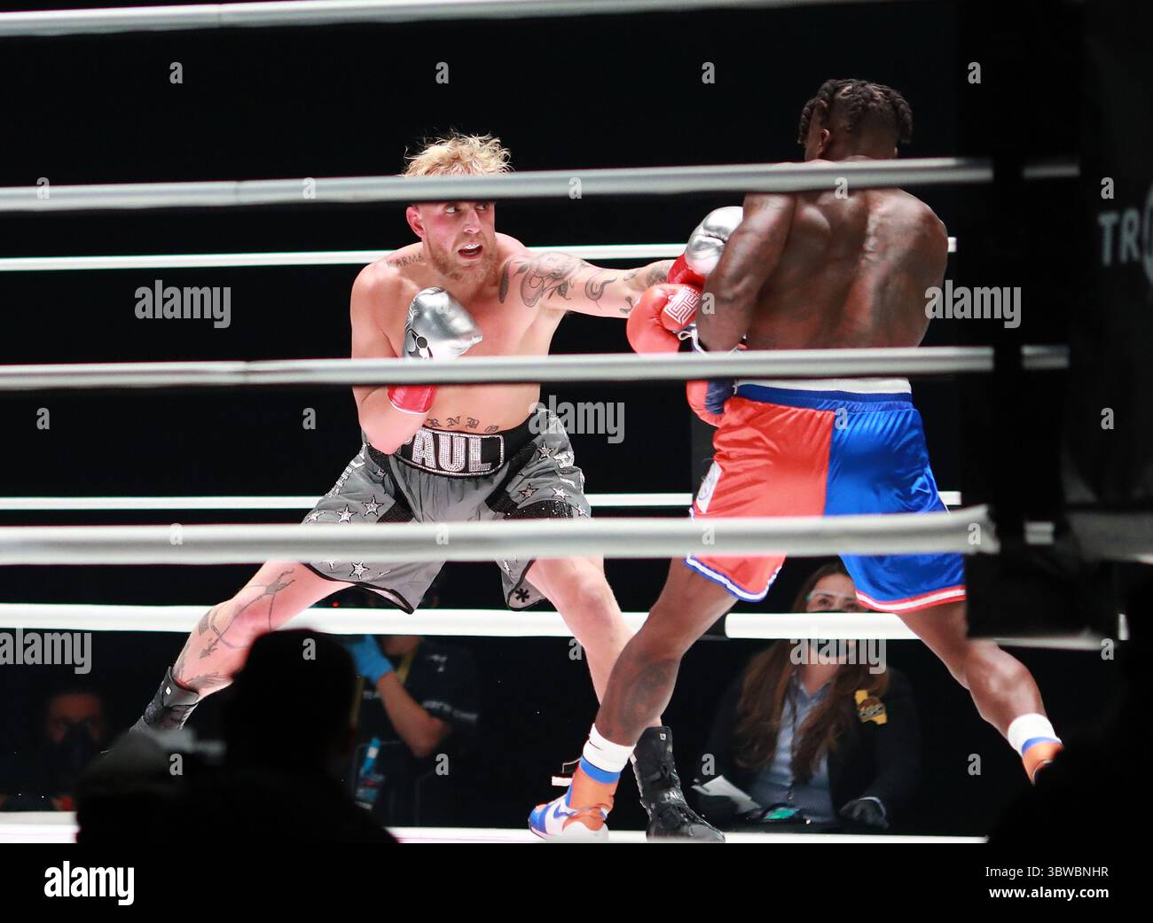Jake paul tyson boxing hi-res stock photography and images - Alamy