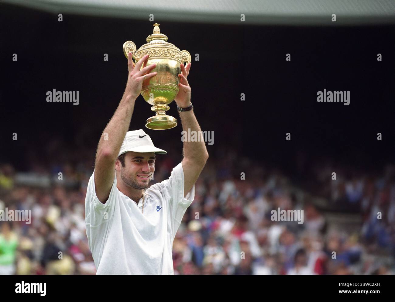 Andre agassi 1992 wimbledon hi-res stock photography and images - Alamy