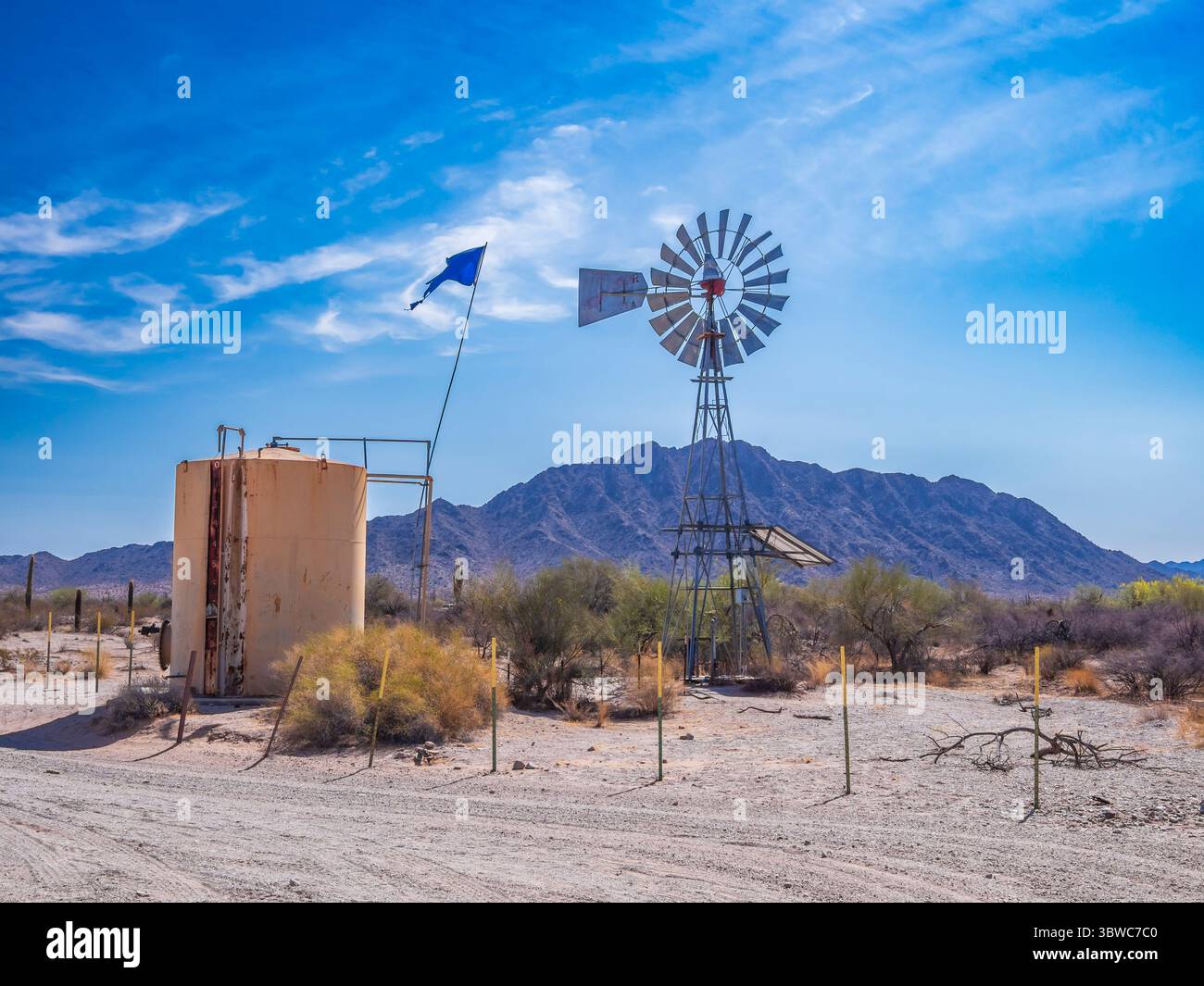 Desert well hi-res stock photography and images - Alamy