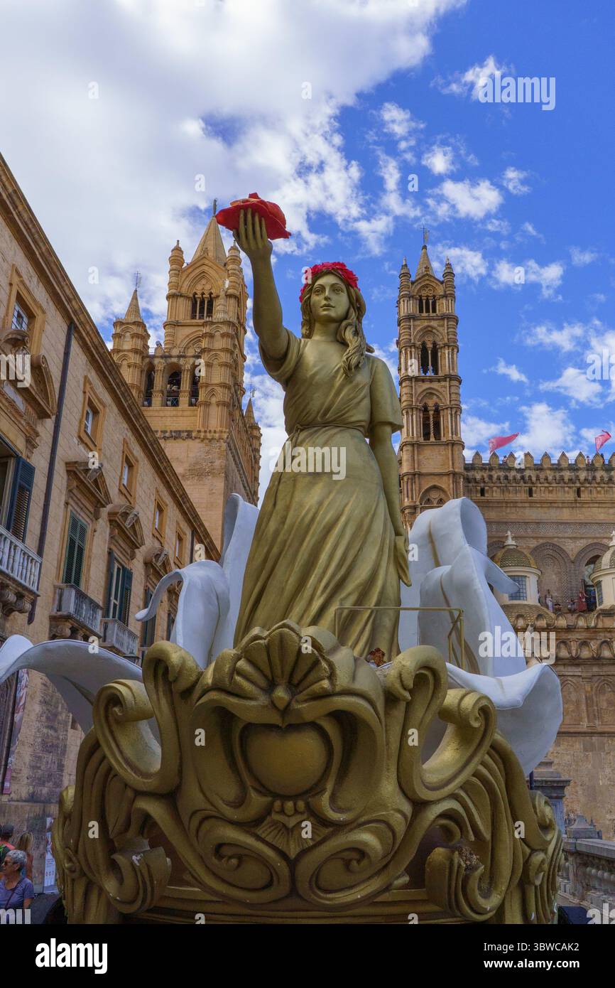 Sculptures in front of the Cathedral of Palermo (Roman Catholic ...