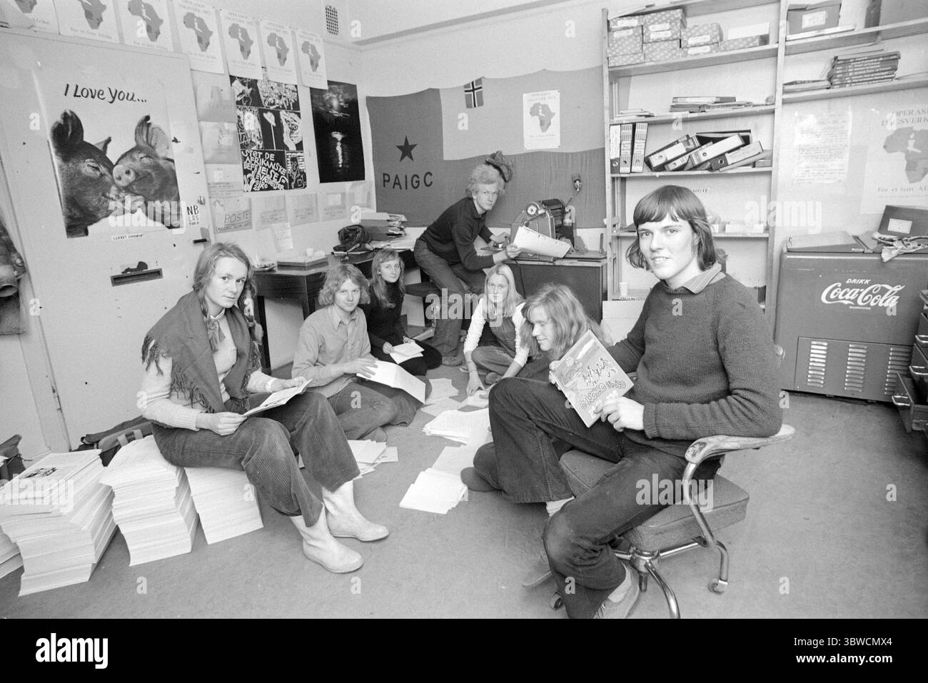 Jobs advertising Black and White Stock Photos & Images - Alamy