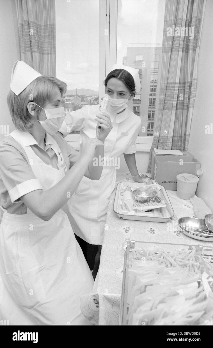 Aktuell 37-2-1972: Hard everyday life for the nurse. Ellen Sund is ...
