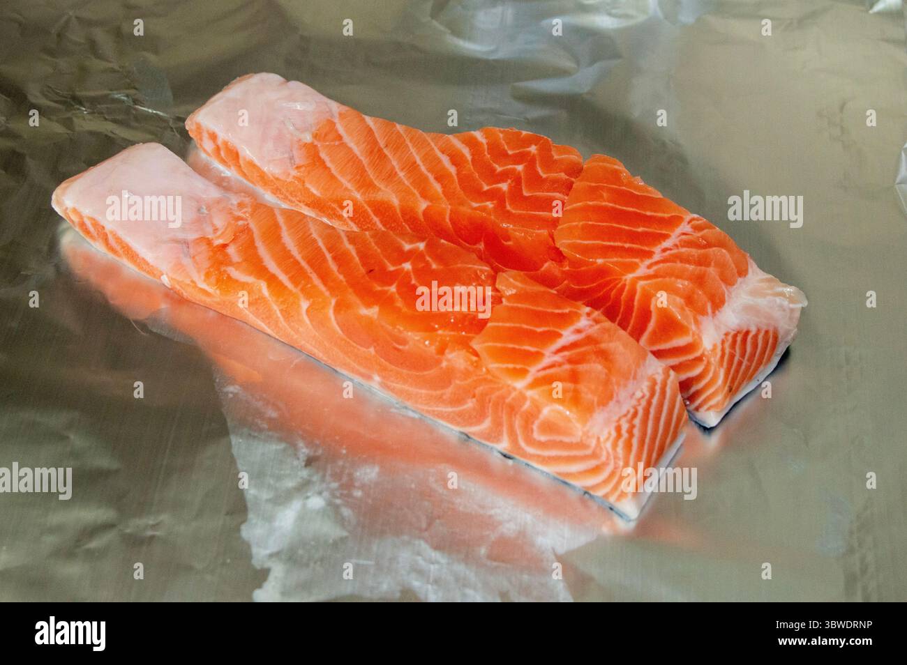 Pescado azul crudo hi-res stock photography and images - Alamy