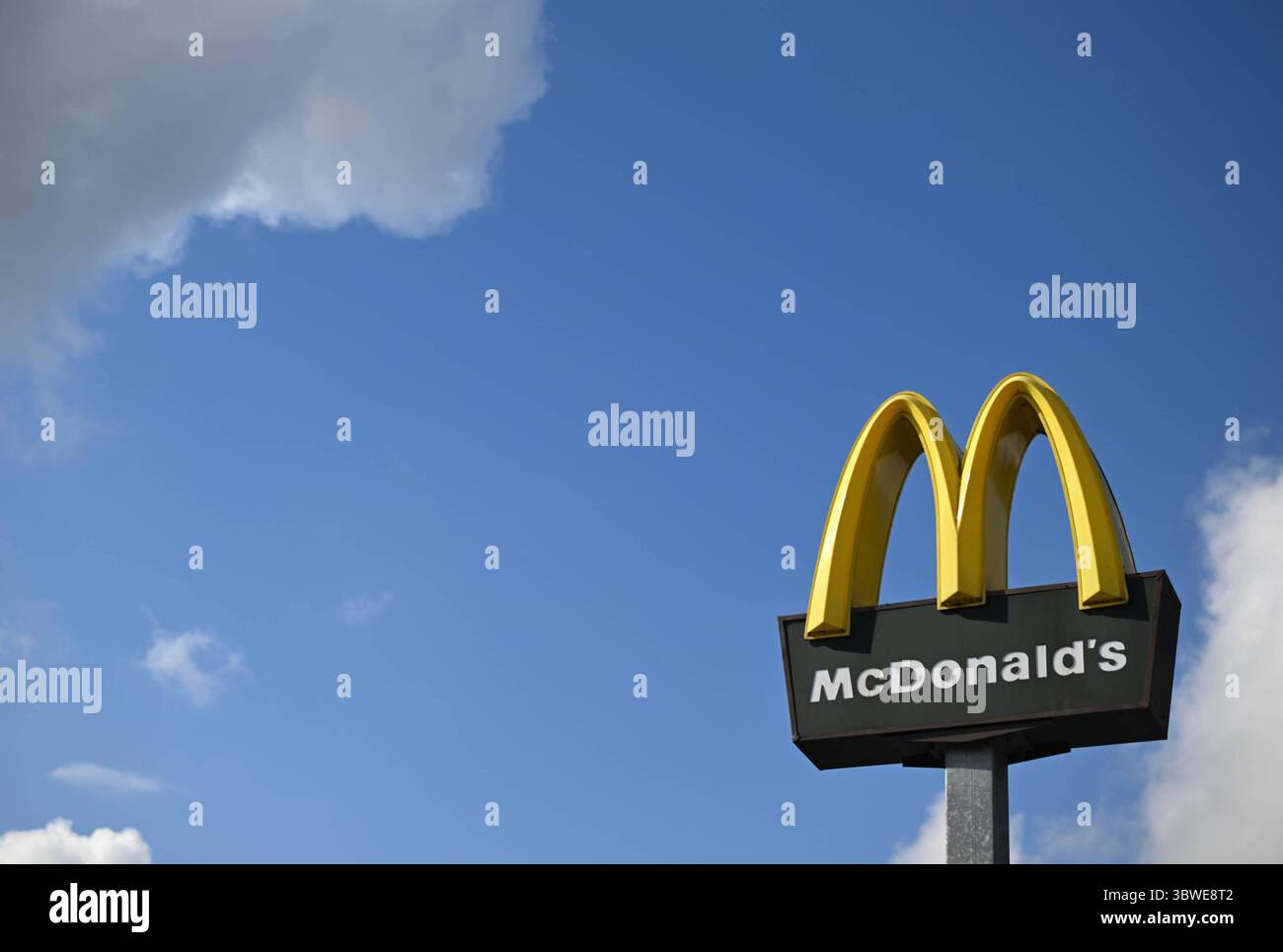 03.2025, xophax, Köln , Cologne McDonaldÂ s Schild , Logo Restaurant ...