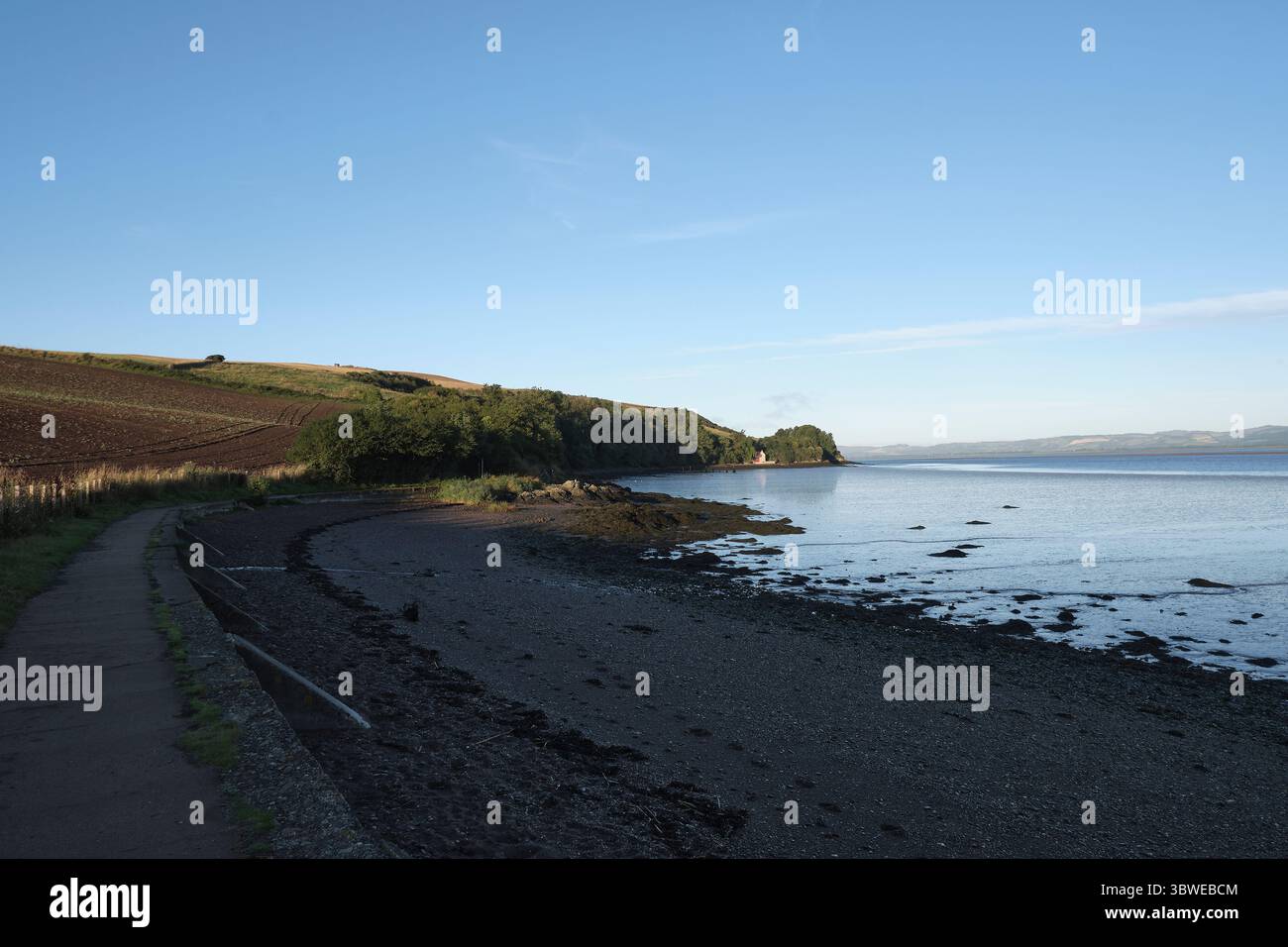 The Fife Coastal Path at Wormit Bay, Firth of Tay, Wormit, North Fife ...