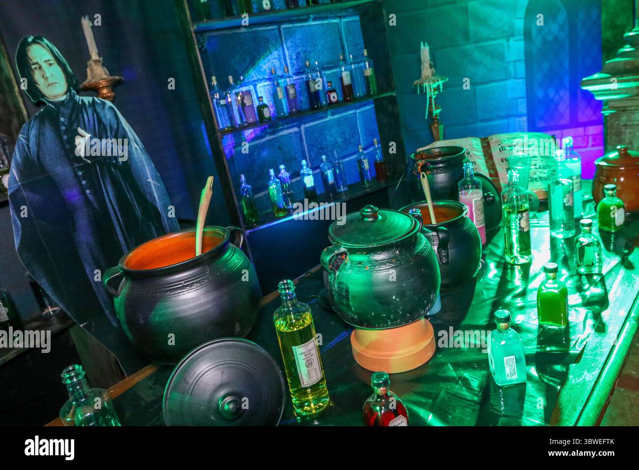 Harry potter 20 years hi-res stock photography and images - Alamy
