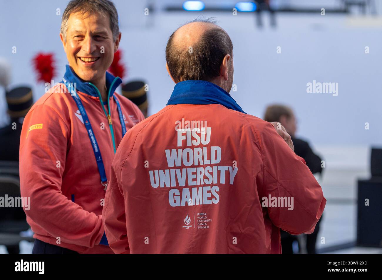 Duisburg, Deutschland. 16th July, 2025. Zwei FISU Volunteers vor der Eroeffnung, GER FISU World ...
