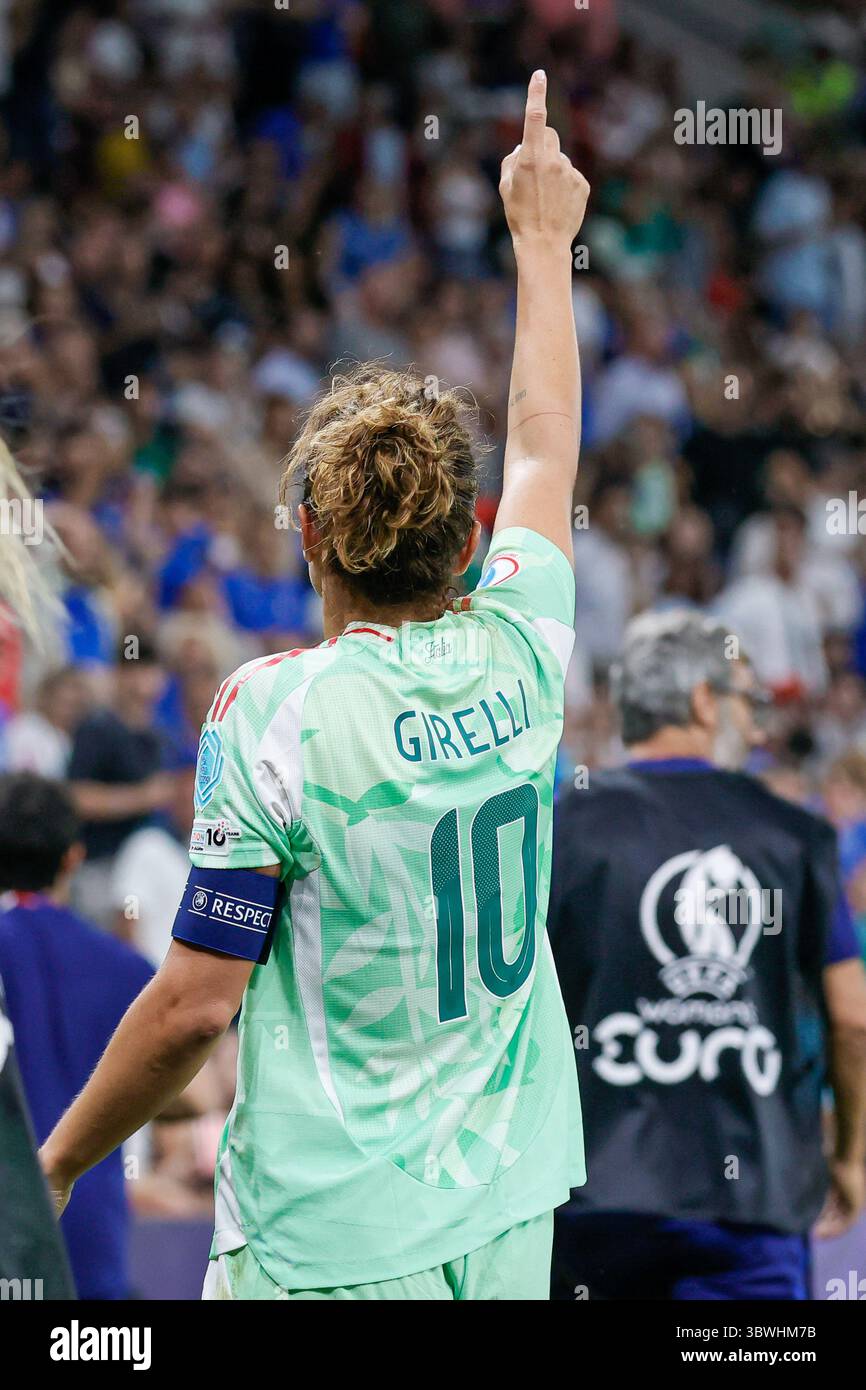 Cristiana Girelli (10 Italy) scores the goal and celebrates the goal ...