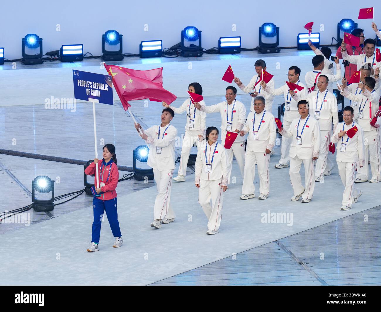 Duisburg, Germany. 16th July, 2025. Delegation of China parade during ...