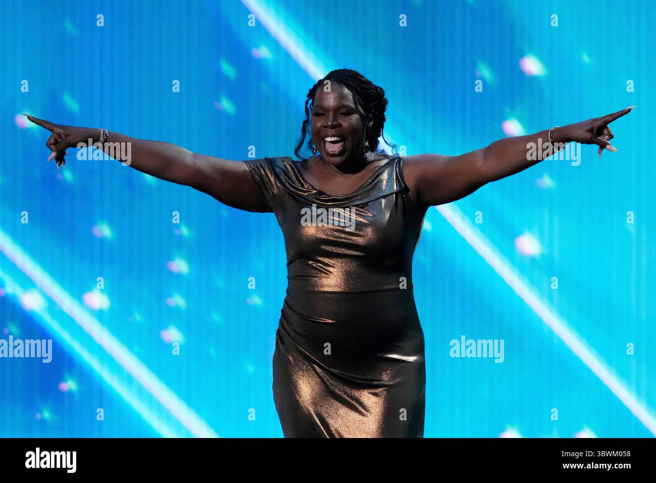 Leslie Jones walks on stage at the ESPY Awards at the Dolby Theatre in ...