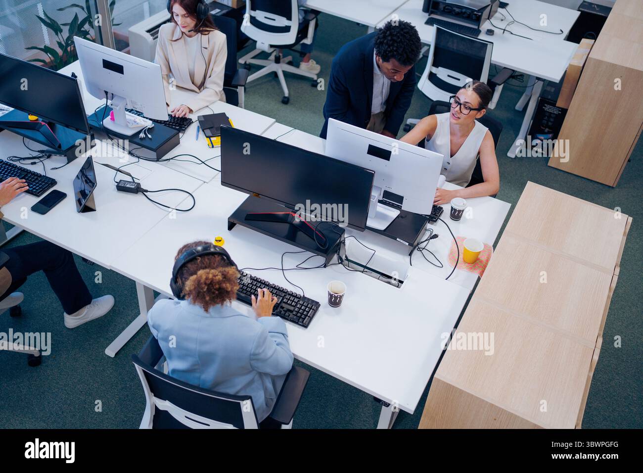 Modern offices enhance teamwork and collaboration, boosting ...