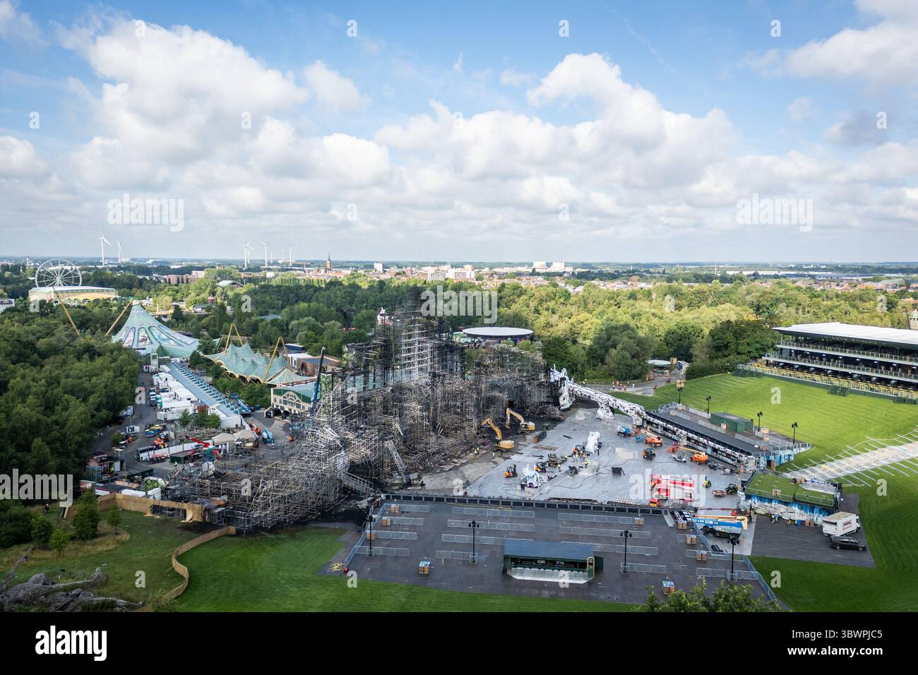 Tomorrowland fire hi-res stock photography and images - Alamy