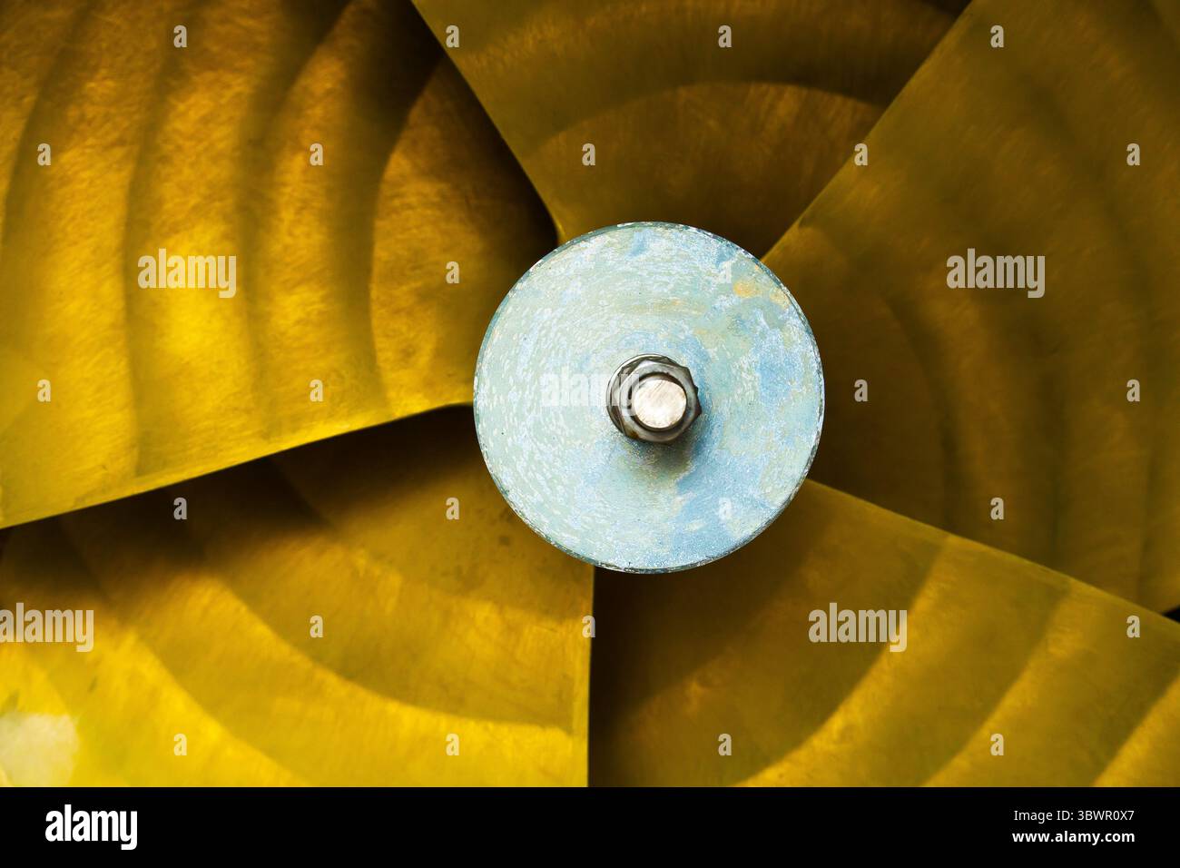 Five bladed ship propeller hi-res stock photography and images - Alamy