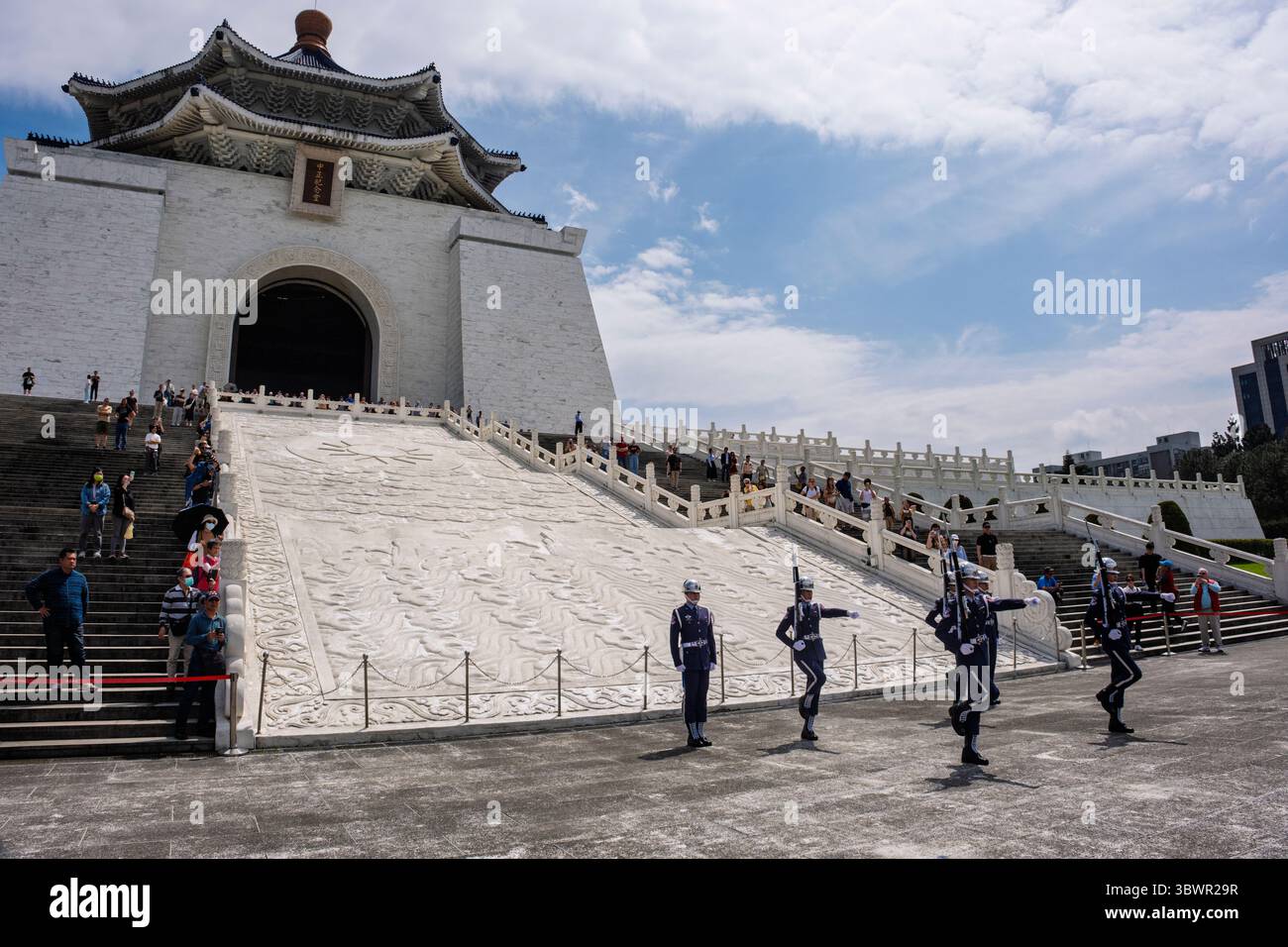 The changing of the guard at the Chaing Kai-shek Memorial, Liberty ...