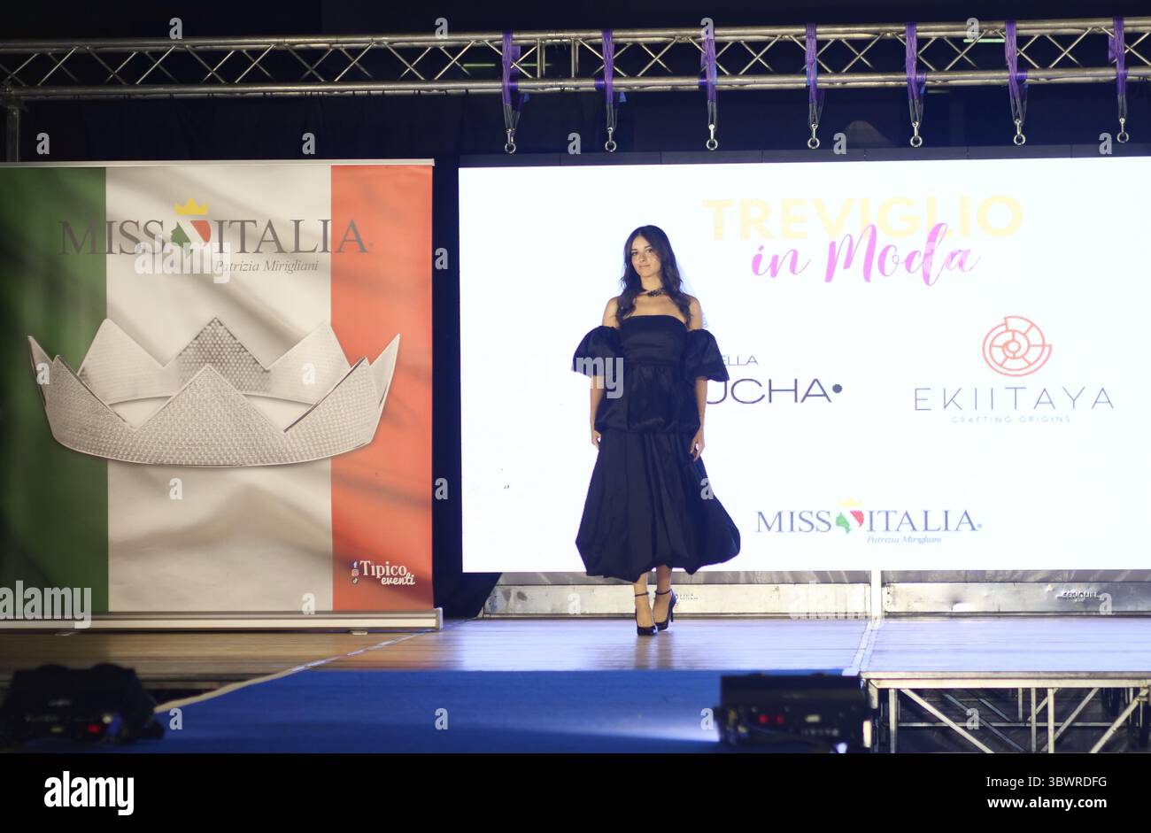In Piazza Setti Treviglio, the regional titles of Miss Elegance and ...