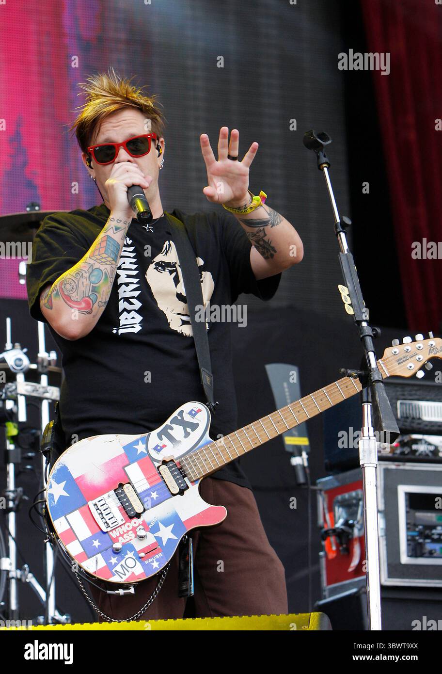 Jaret Reddick of Bowling For Soup perform on day one of the Wireless ...