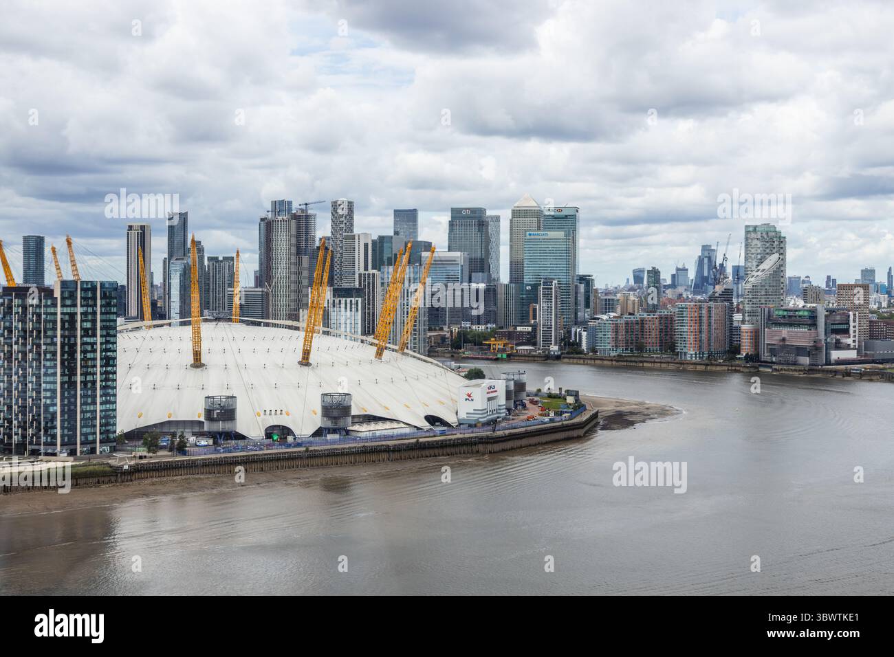 Panoramic view of O2 Arena and Canary Wharf skyline across the River ...