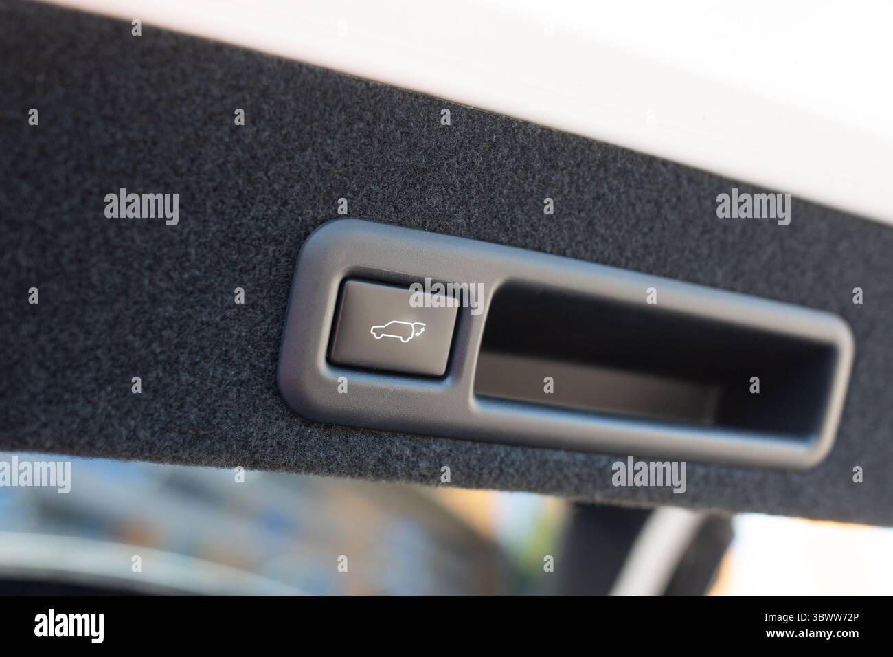 Trunk car auto icon hi-res stock photography and images - Alamy