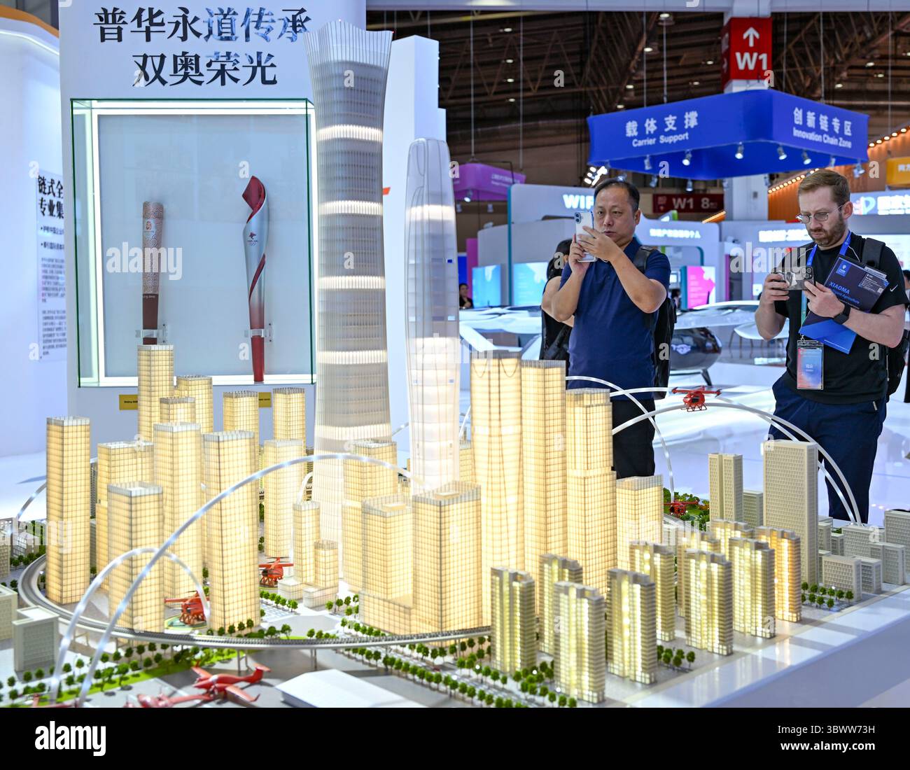 (250717) -- BEIJING, July 17, 2025 (Xinhua) -- Visitors take photos of a sandbox model at the ...