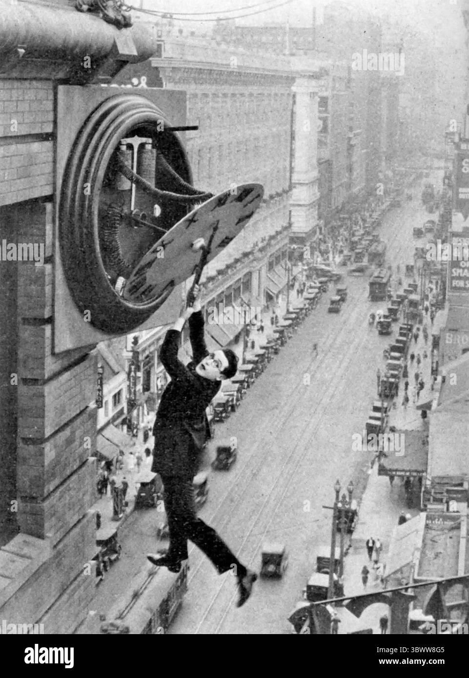 SAFETY LAST ! 1923 Pathé silent film with Harold Lloyd Stock Photo - Alamy