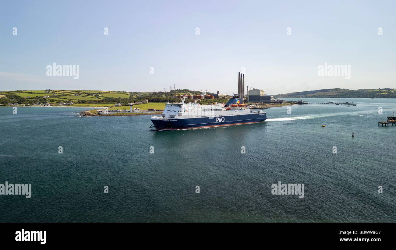 This striking image captures the P&O European Highlander ferry as it ...