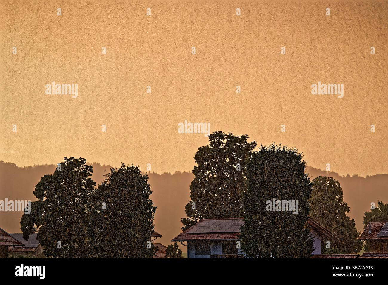 Das nasse Wetter ist gleich vorüber. Ein Regenschauer bei ...