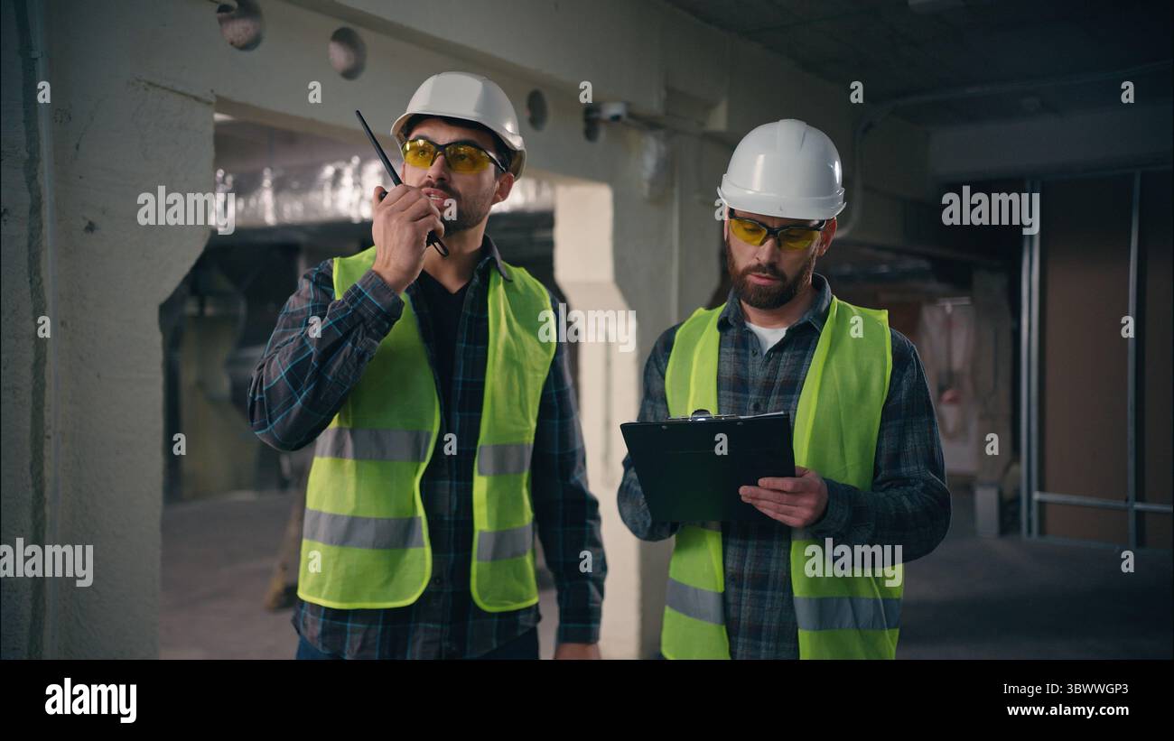 Caucasian men electricians builders guys hi-res stock photography and ...