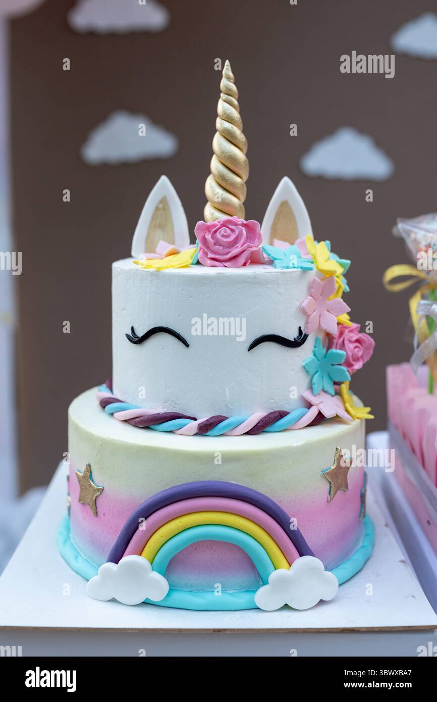 Birthday cake stars celebration hi-res stock photography and images - Alamy