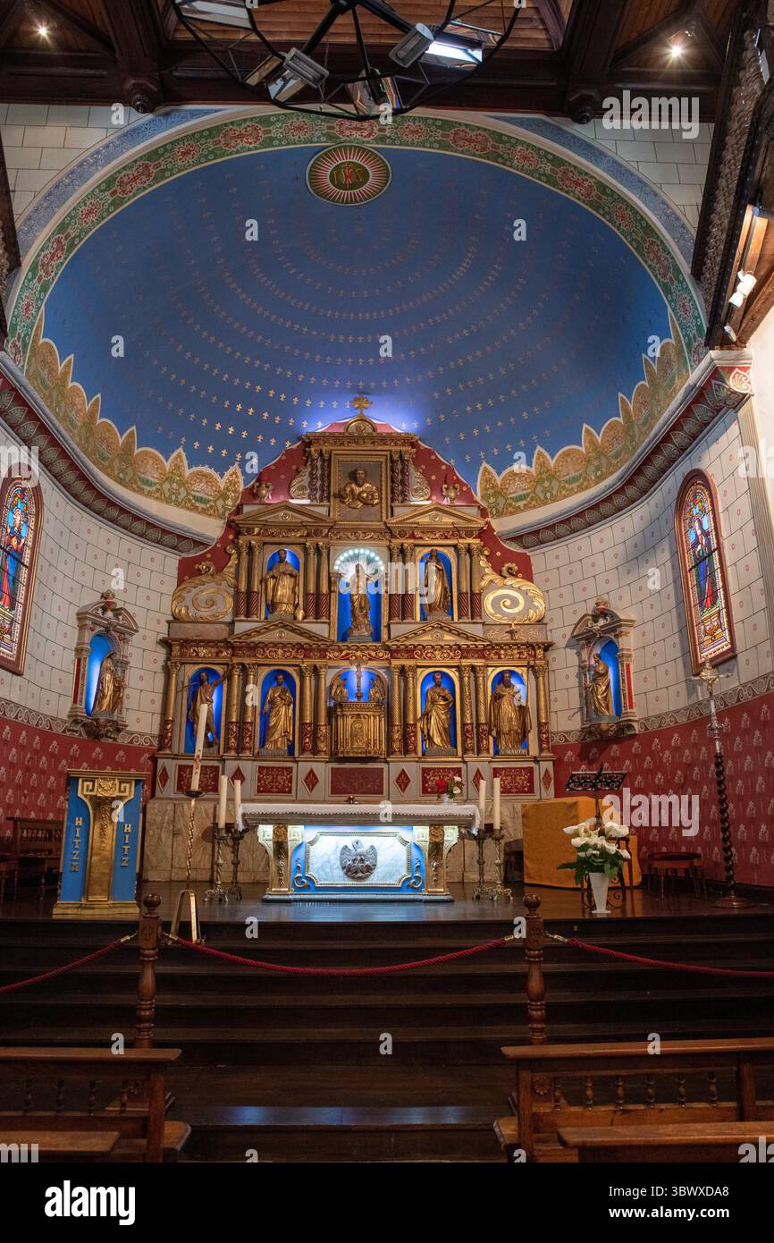 interior of the eglise de notre dame in ainhoa in spain basque Stock Photo - Alamy
