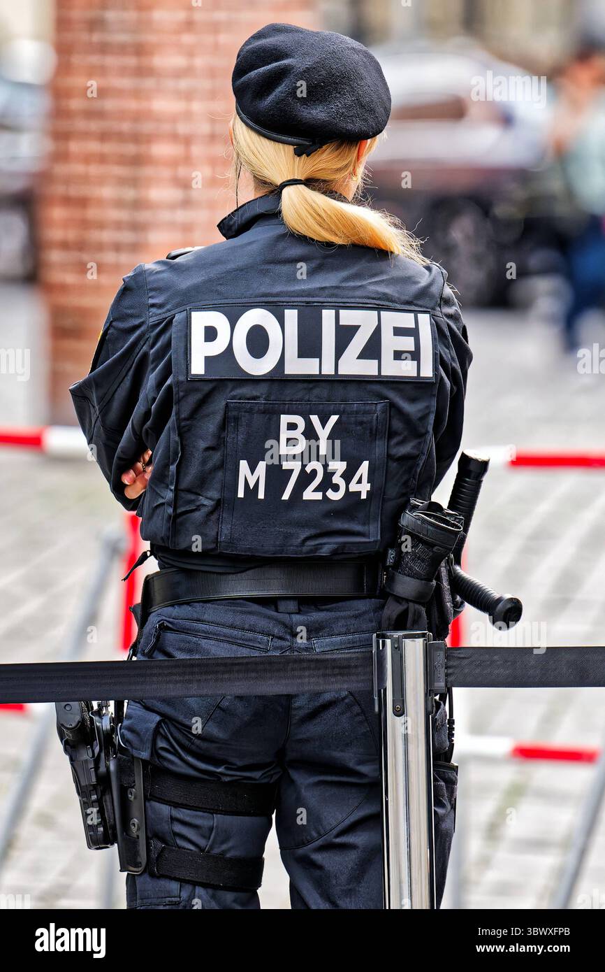 Innere Sicherheit. Polizei im Einsatz. München Bayern Deutschland ...