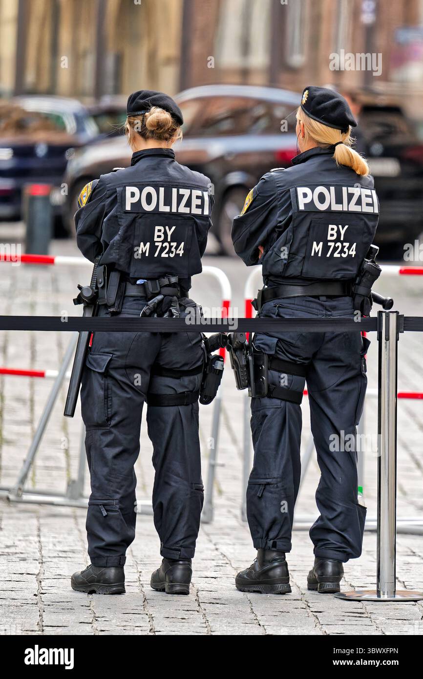 Innere Sicherheit. Polizei im Einsatz. München Bayern Deutschland ...