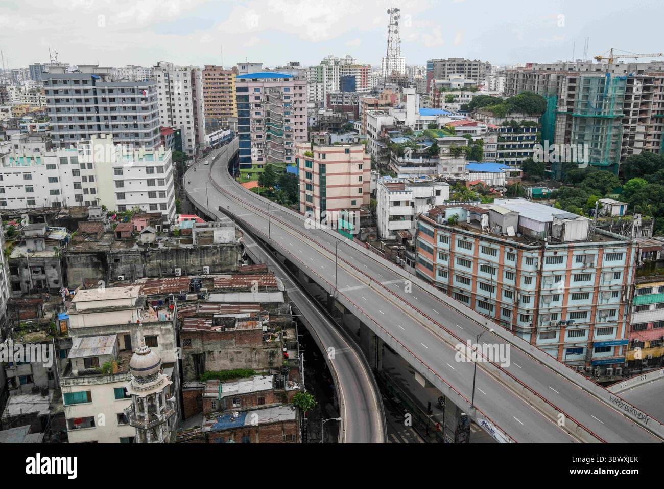 July 25, 2021, Dhaka, Bangladesh: A high angle view of the Mouchak-Mogbazar Flyover is pictured ...