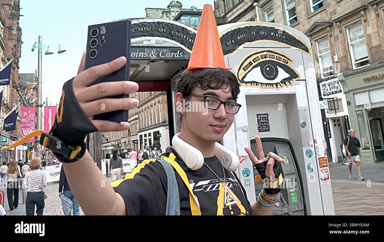 Glasgow, Scotland, UK. 17th July, 2025. Artist Ashley Rawson famous for ...