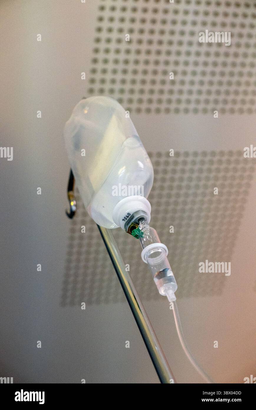 Plastic iv drip bottle connected hi-res stock photography and images ...
