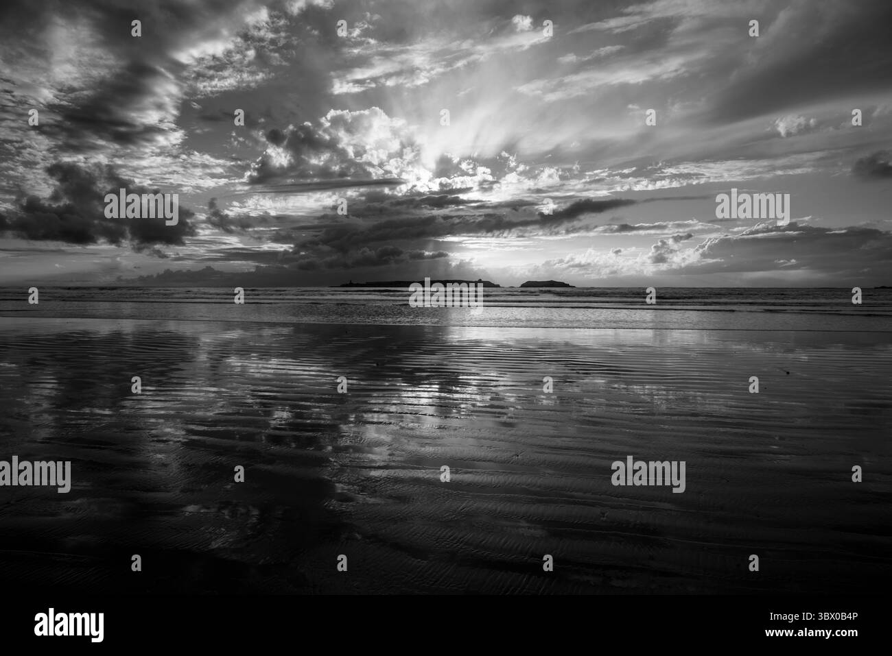 Waves night sky Black and White Stock Photos & Images - Alamy