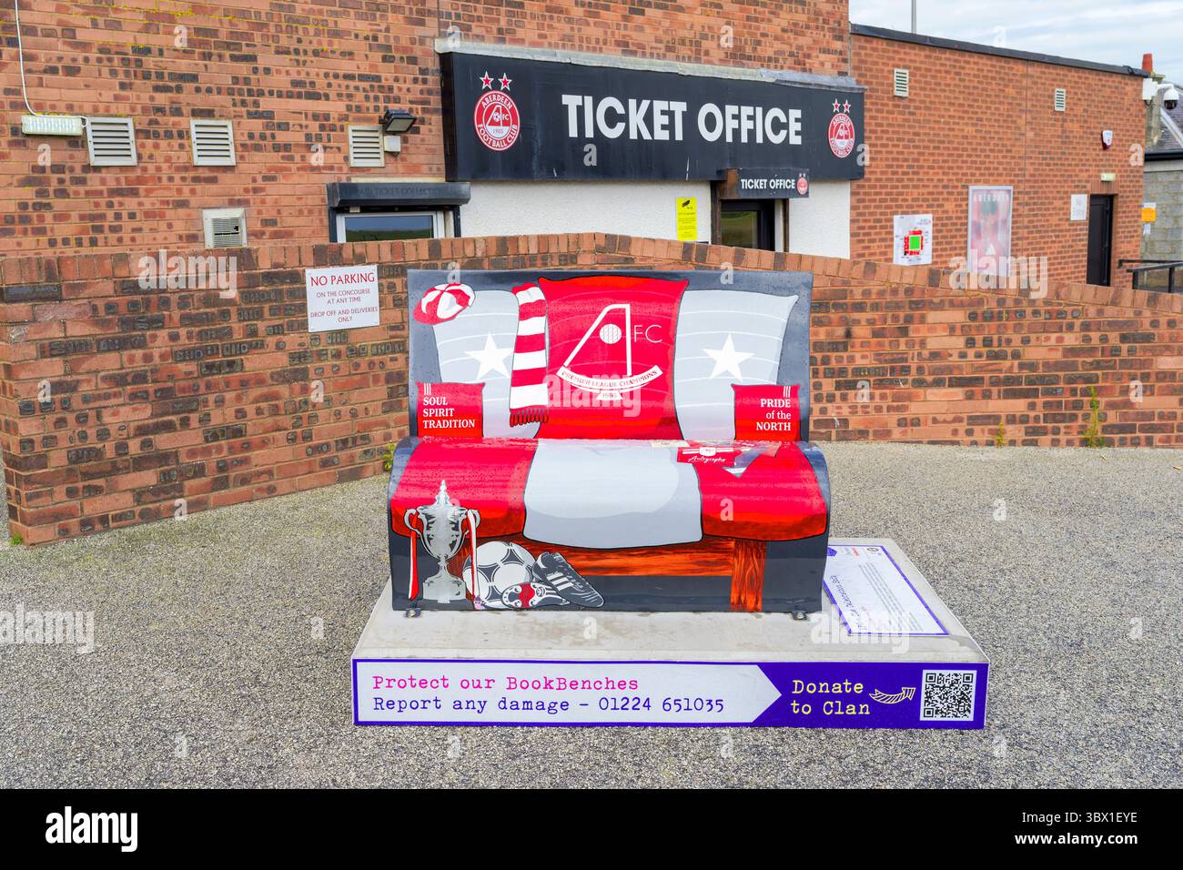 Aberdeen FC Sculpture part of the Clan Cancer Support Bookbench Trail ...