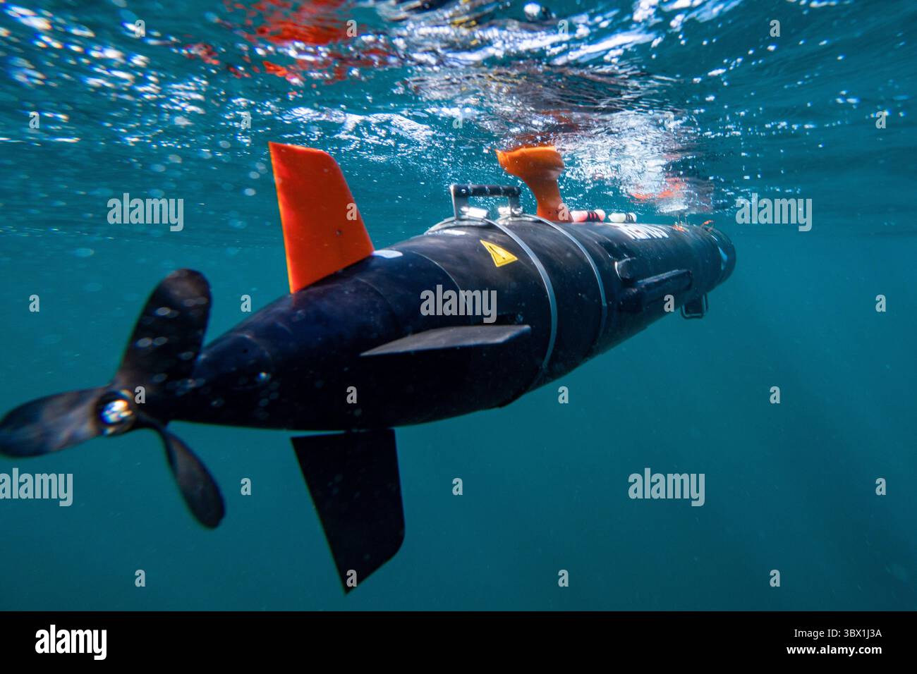 August 11, 2021 - Atlantic Ocean - Navy Divers assigned to Mobile ...