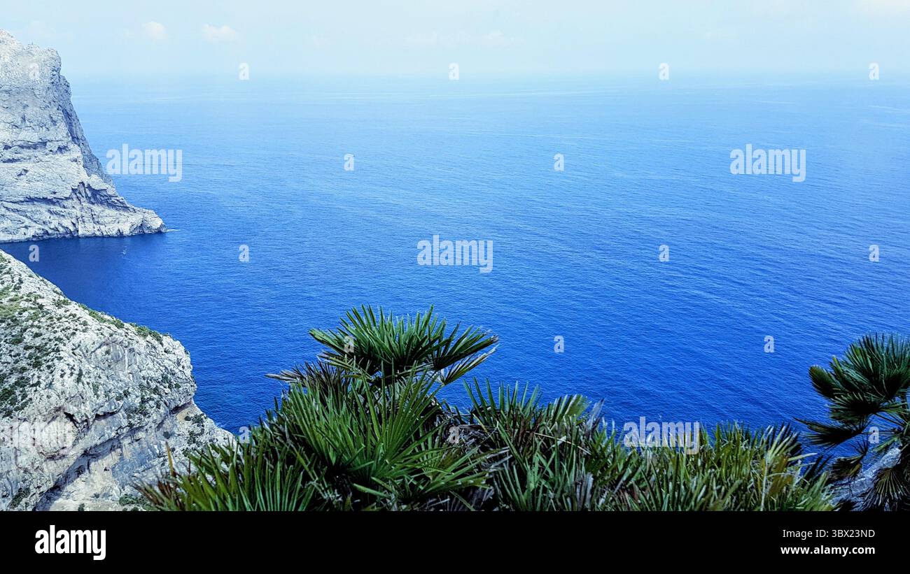 Tranquil azure sea steep cliffs hi-res stock photography and images - Alamy