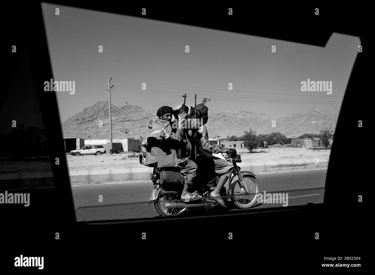 Taliban fighters Black and White Stock Photos & Images - Alamy
