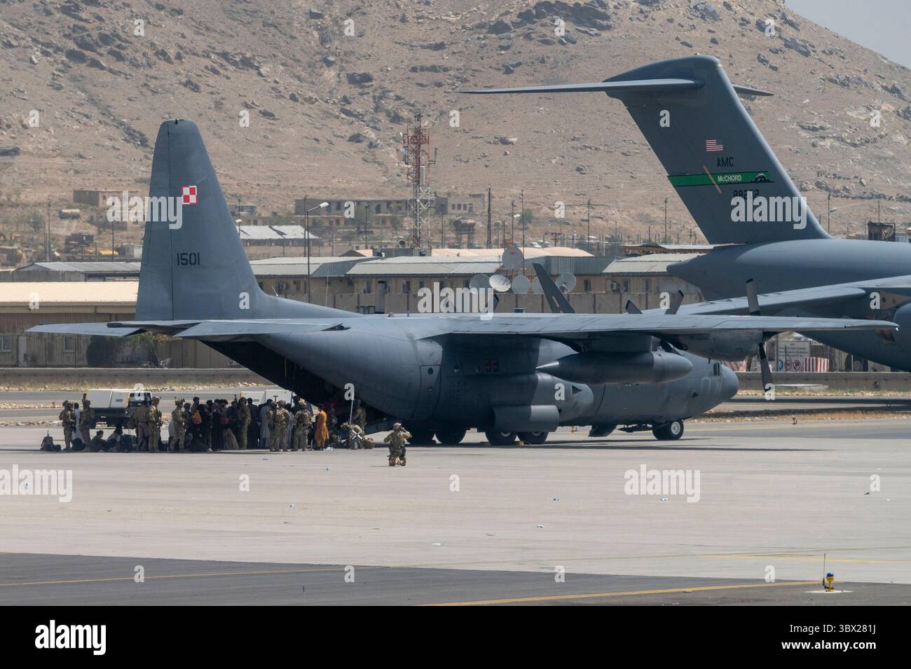 C 130 cargo loading hi-res stock photography and images - Alamy
