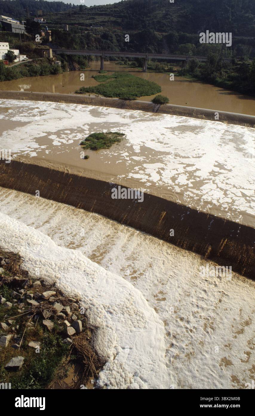 spain catalogne barcelona suburb pollution rio llobregat water ...