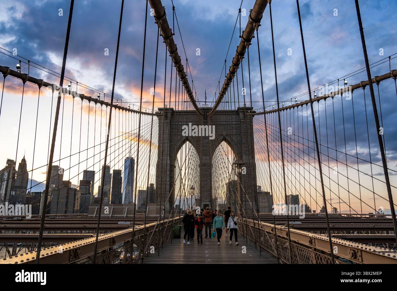 Brooklyn bridge manhattan downtown in hi-res stock photography and ...