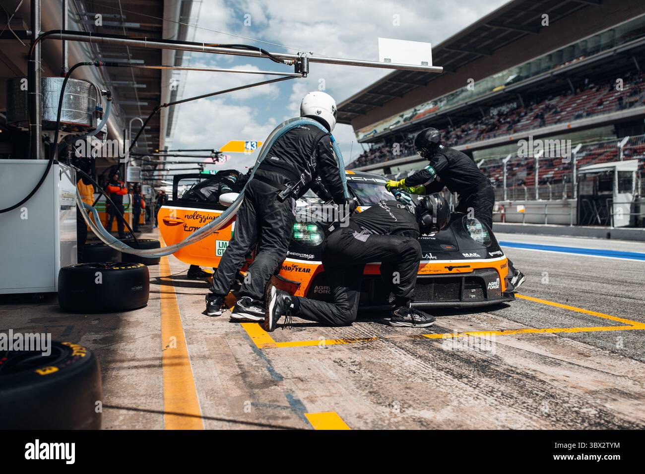 Porsche 911 GT3 Cup on the pit lane during pit stop and tyre change ...