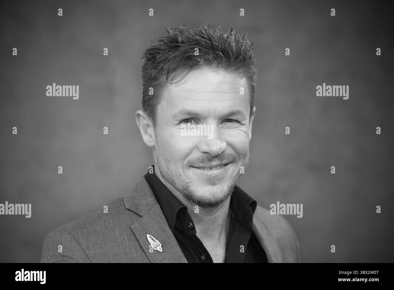 FOTOMONTAG: Extremsportler Felix BAUMGARTNER toedlich verunglueckt ...