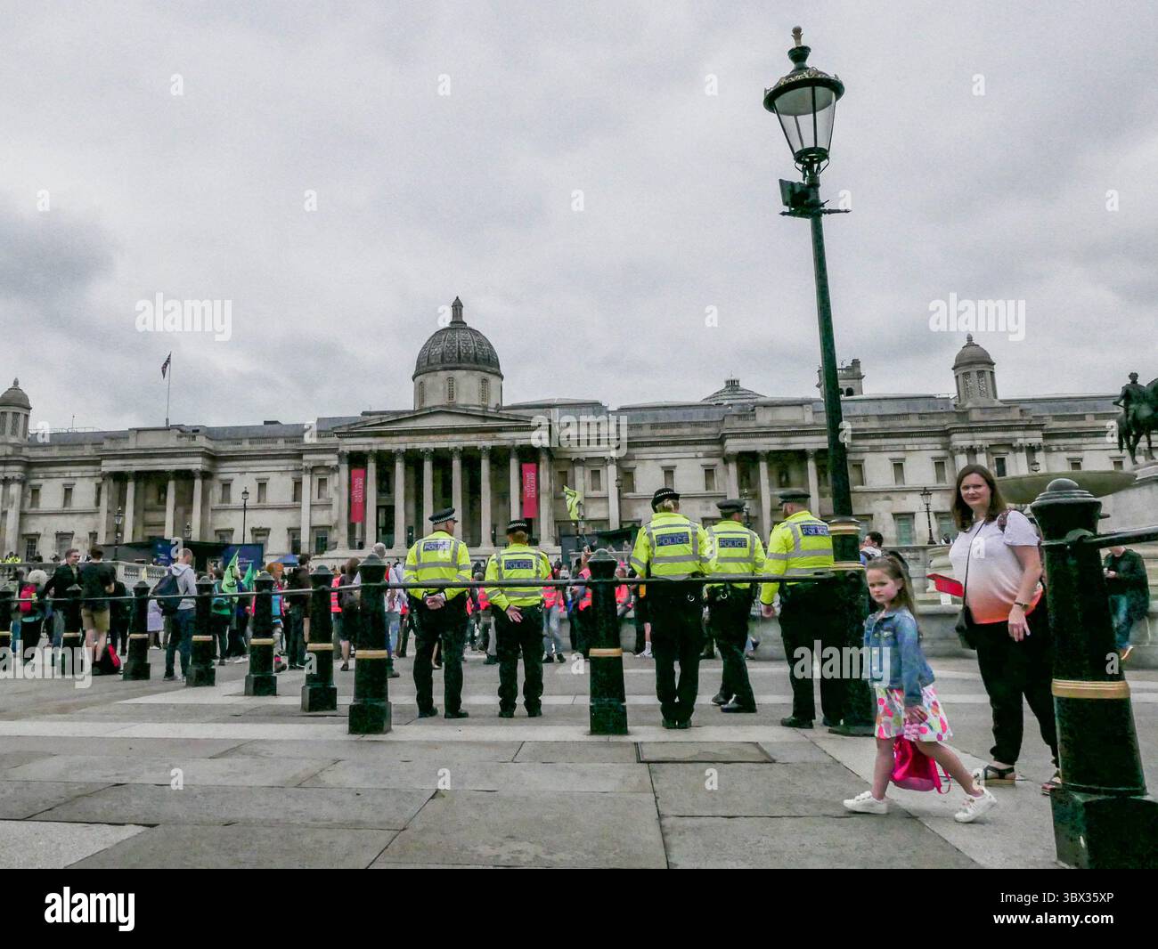 August 26, 2014, London, England, UK: Crowds gathering in Trafalgar ...