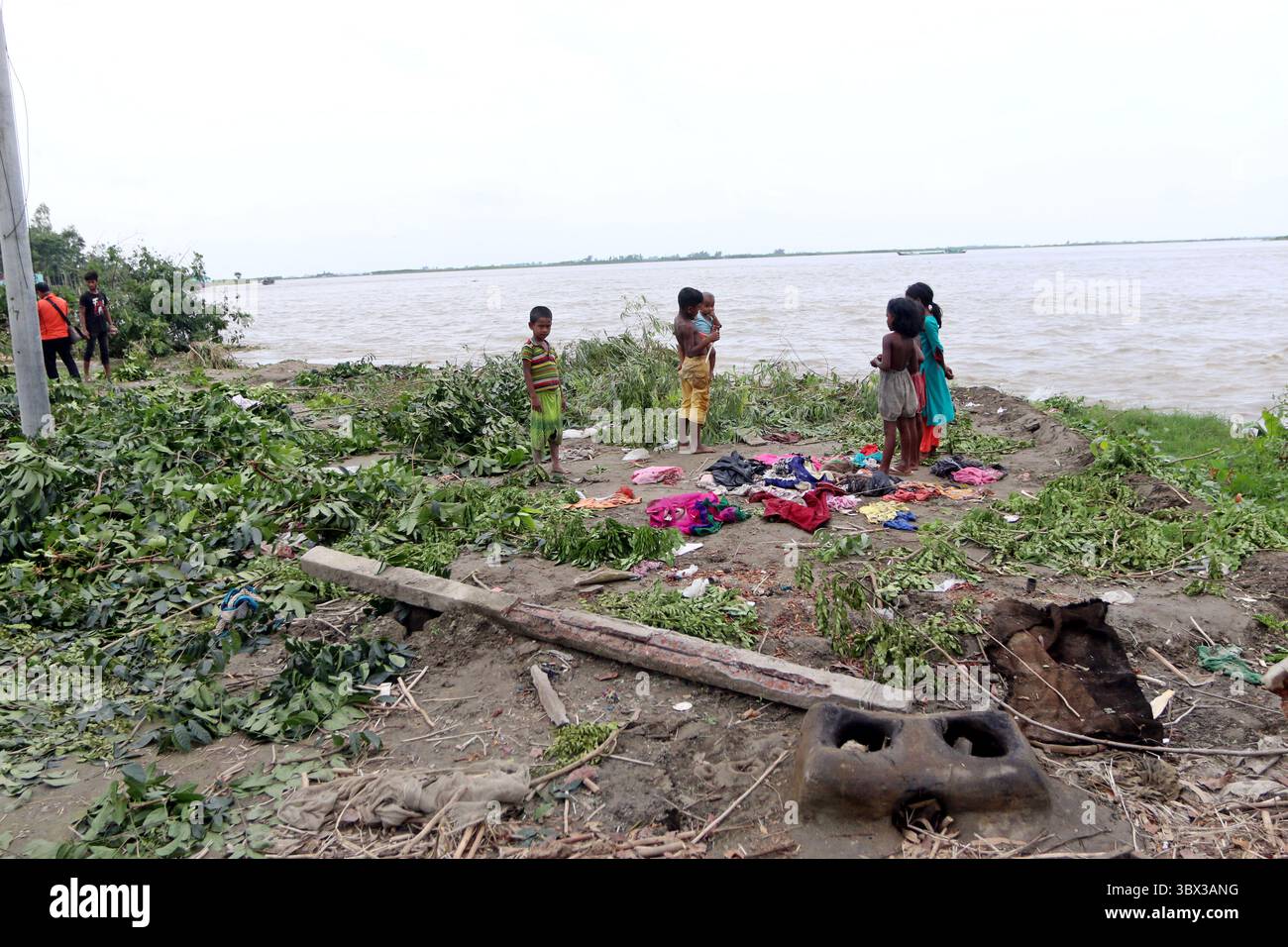 August 23, 2021, Munshiganj, Bangladesh: Thousands of people living on ...