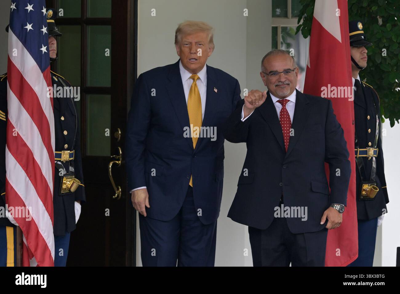 US President Donald Trump and the Crown Prince and Prime Minister of ...