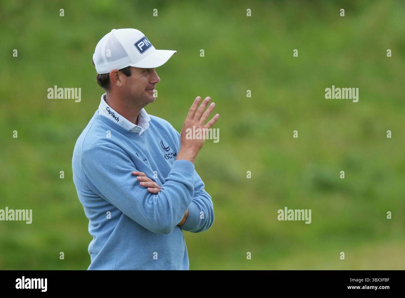 Harris English of the United States reacts after putting on the 11th ...